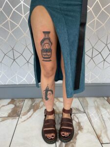 14+ Elegant Thigh Tattoos That Highlight Feminine Beauty Jawdrop Ink